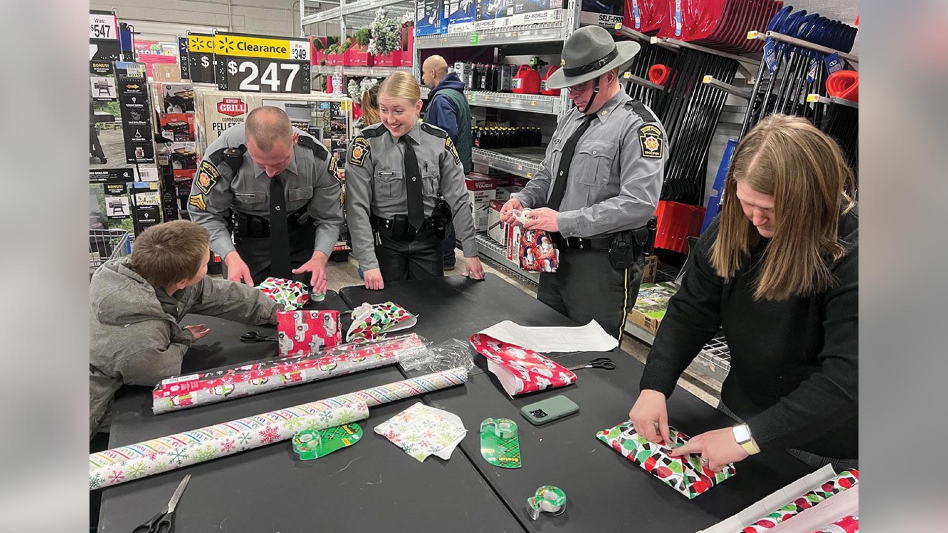 Shop with a Cop - American Police Beat Magazine